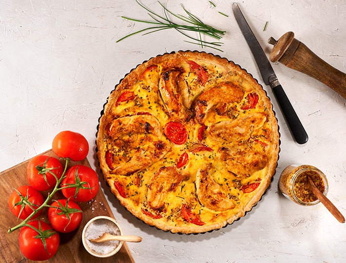 Quiche au poulet, tomate et moutarde à l'ancienne - Recette Maitre CoQ